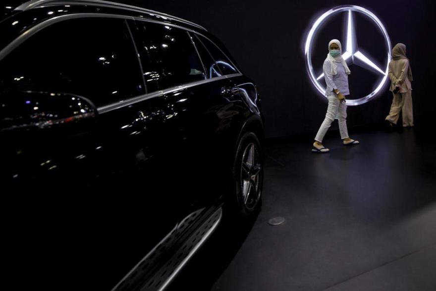 Mercedes-Benz commits to making electric vehicles in Thailand ...