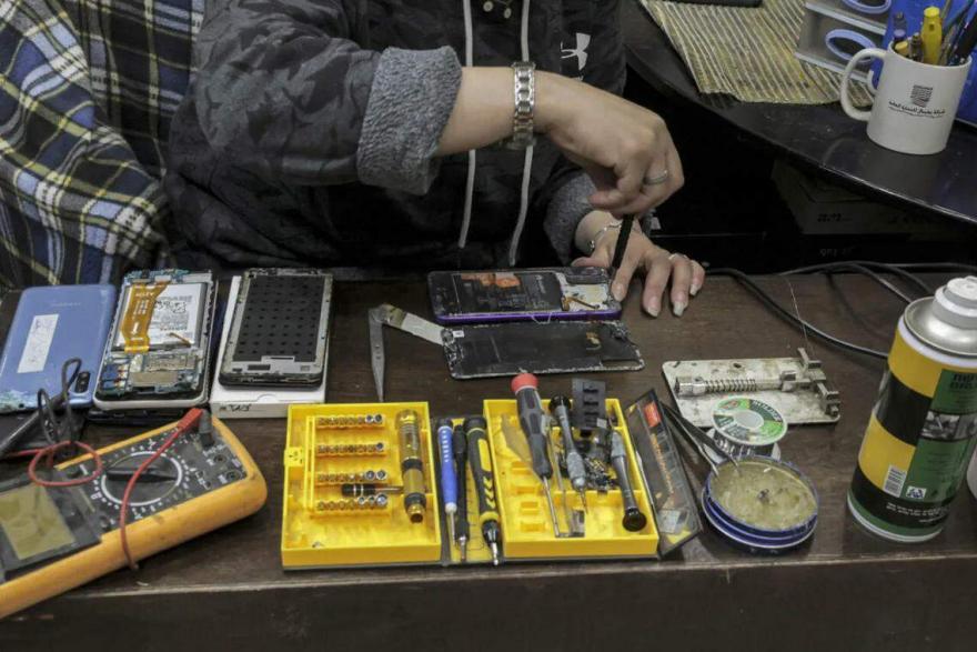 EU unveils ‘right to repair’ rules to cut tech waste, ESG - THE ...