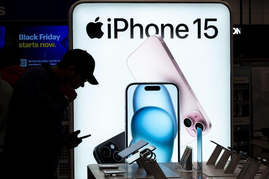 Apple executive who invented iPhone screen and Touch ID is leaving ...