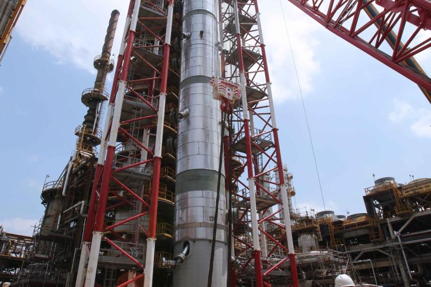 ExxonMobil installs new lubes reactor in Singapore refinery expansion ...
